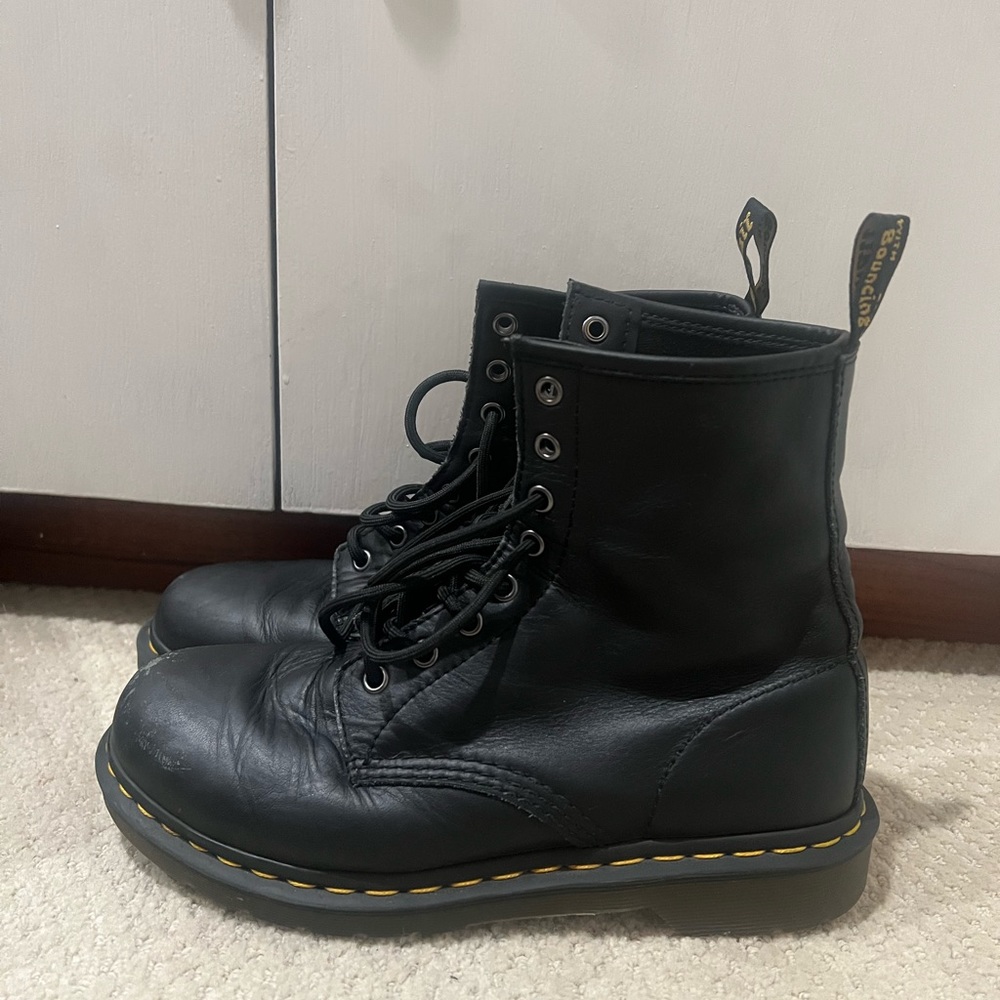 Plain Black Classic Doc Marten Boots - Gem